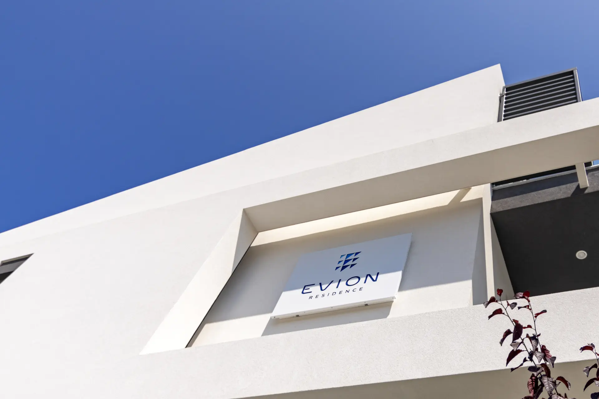 Navigating Greek Real Estate: Tips for International Buyers in Nikiti | Solid Development